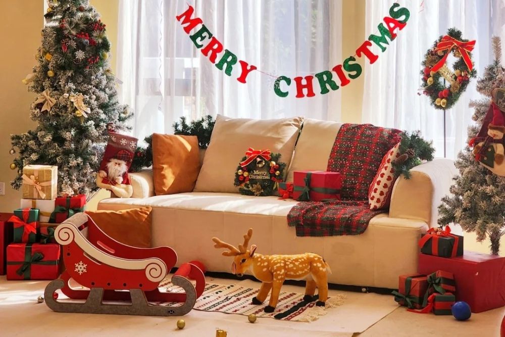 Designing a Cat-Friendly Christmas Living Room Using Cat Furniture – ArkPet